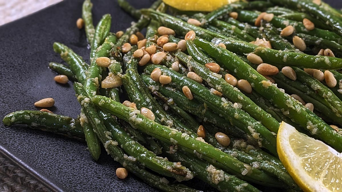 Roasted Green Beans with Garlic, Lemon, Pine Nuts & Parmesan - Foodienoise